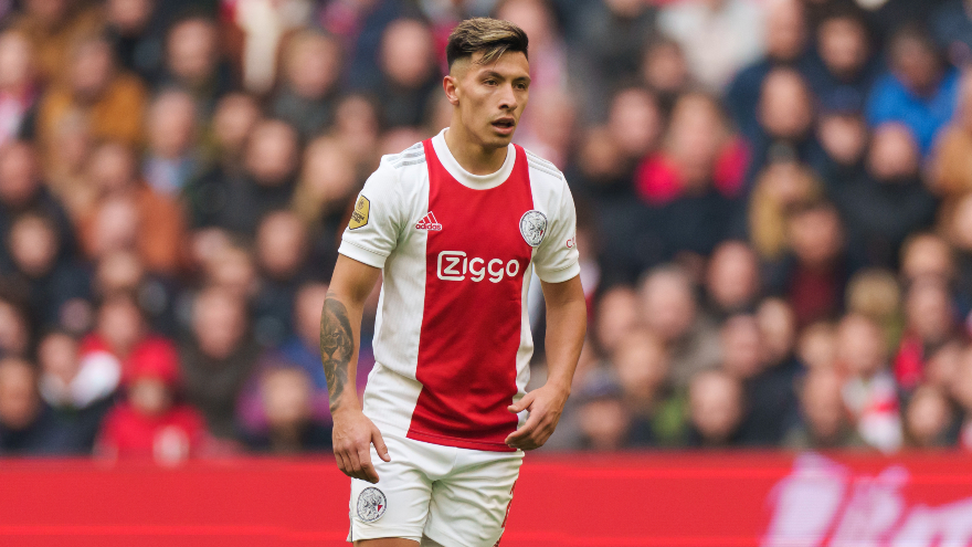 Ajax and Manchester United reach agreement on Lisandro Martínez